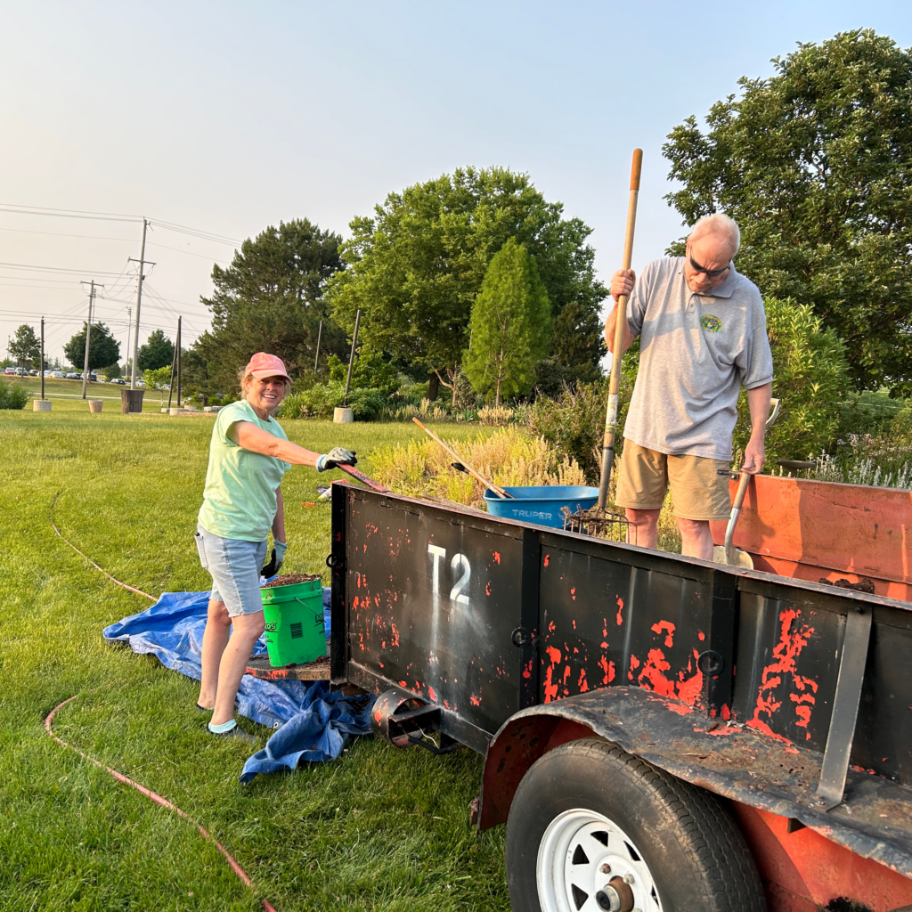 volunteer – Horticulture Center Illinois